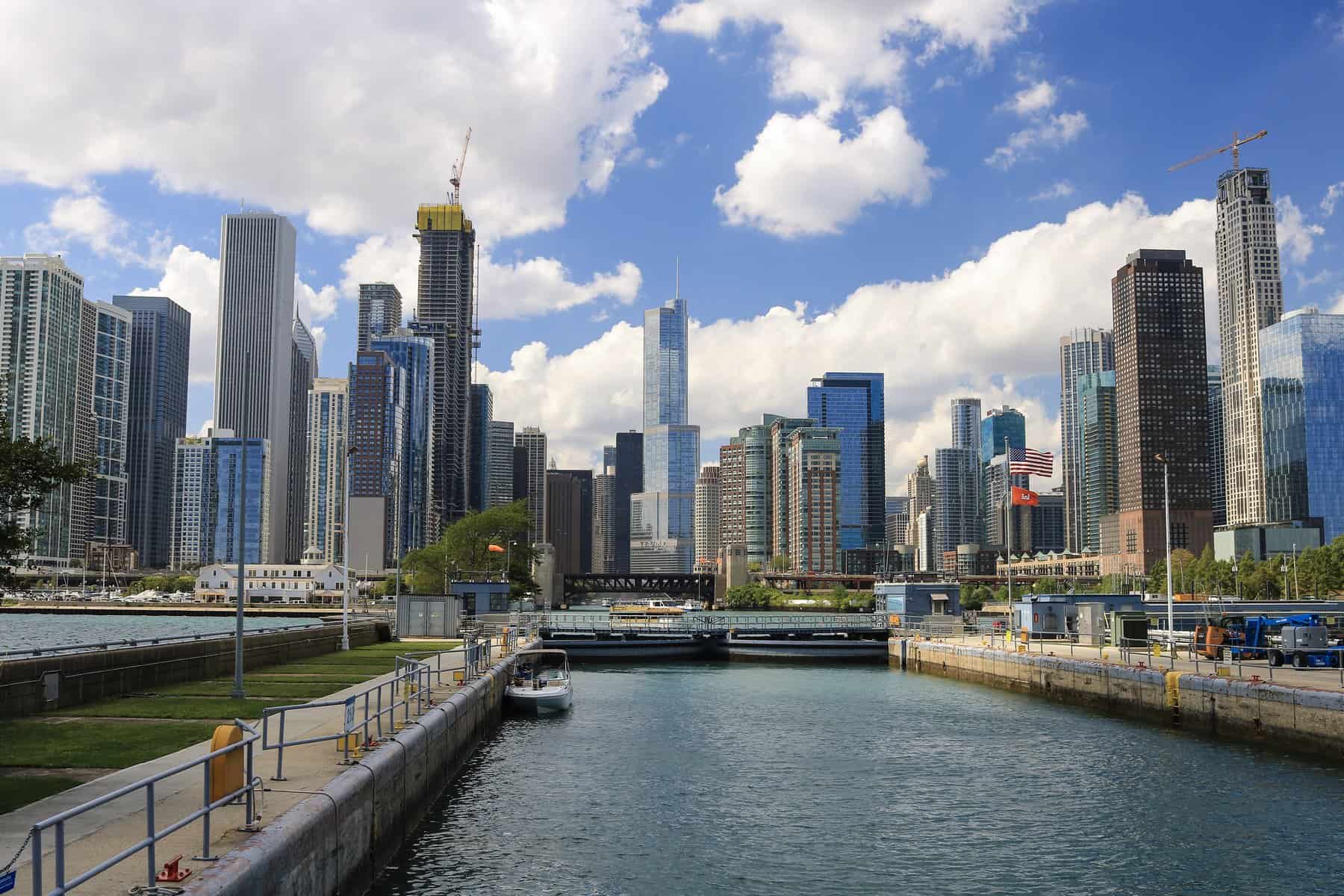 15 Famous Things About Chicago You Must Experience - Traveling Ness